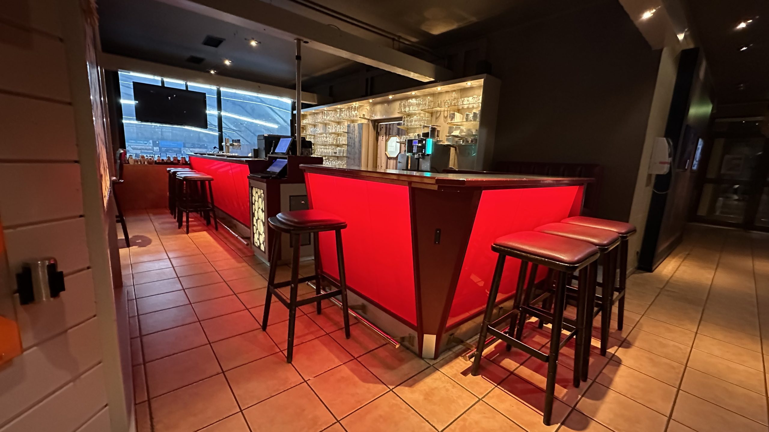 Gasthaus 28 West - XXL Sportcenter, Fitnessstudio, Badminton, Tennis ...